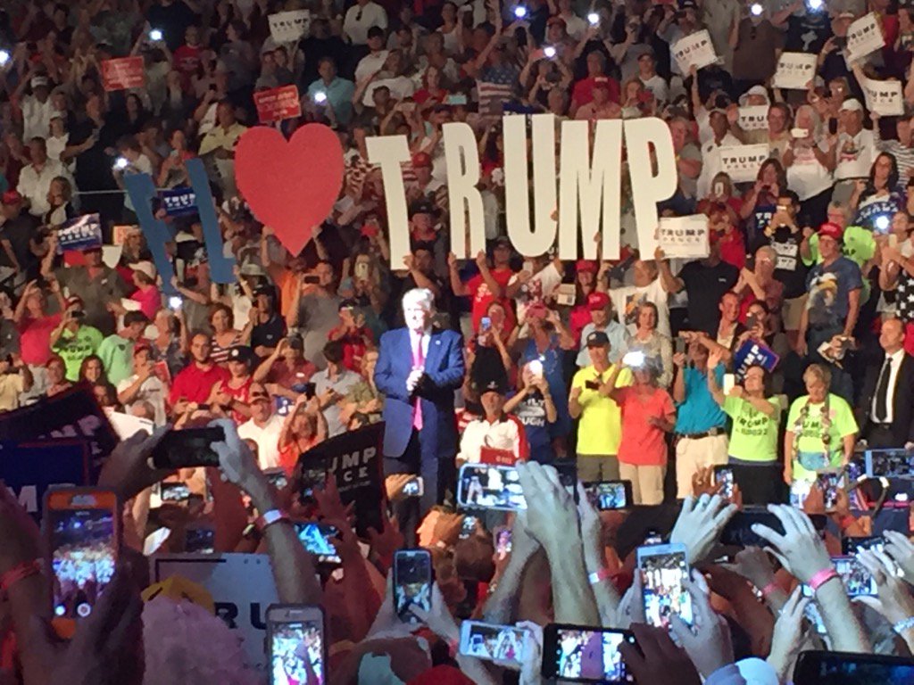 Pictures - Massive Crowd for Donald Trump's Visit to Southwest Florida ...
