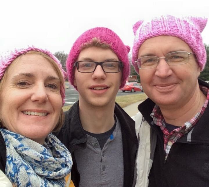 Red Hen Restaurant Owner Followed Sanders Family To Next Restaurant to ...